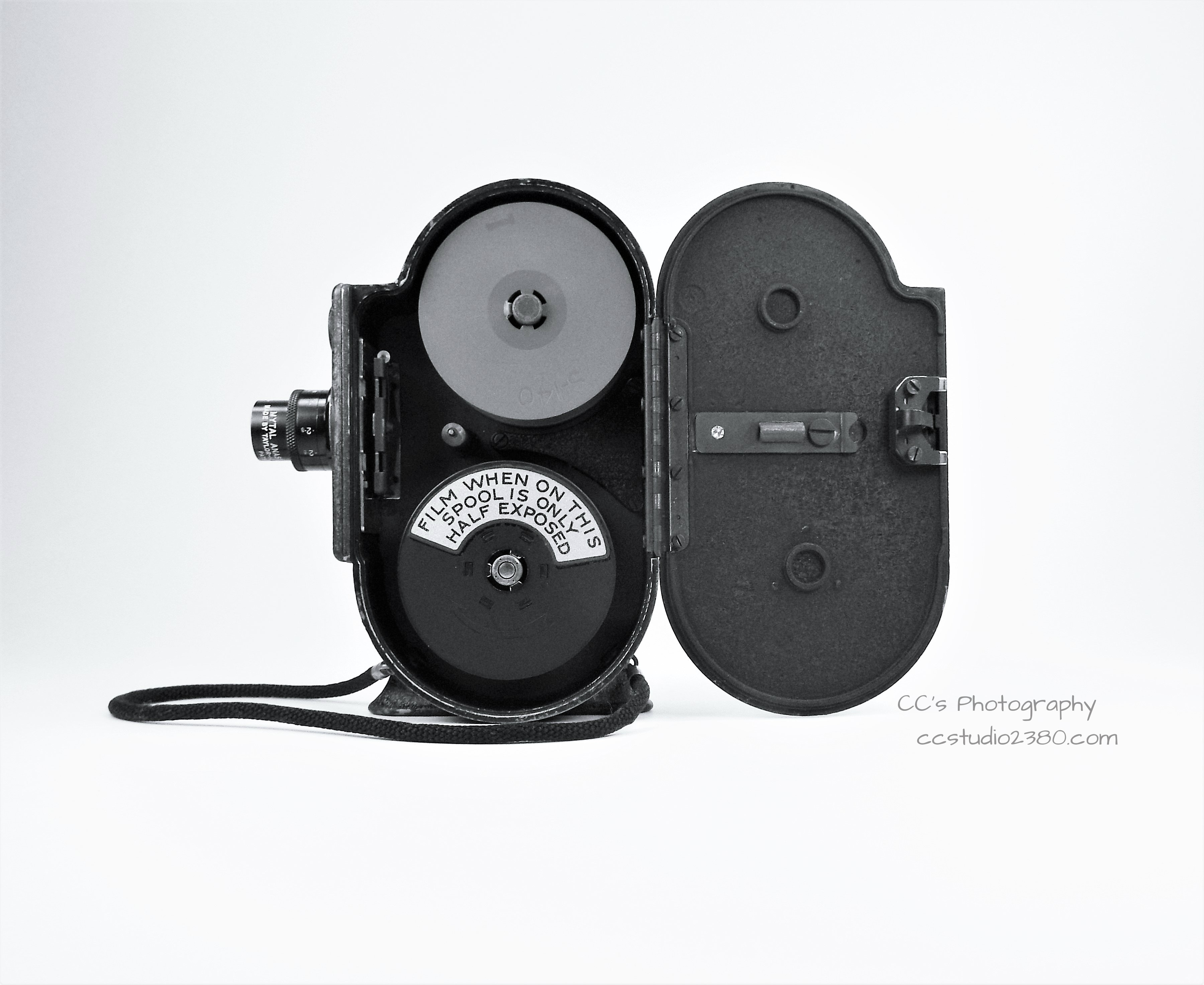 Filmo – Bell & Howell’s Little Gem | Chasing Classic Cameras with Chris