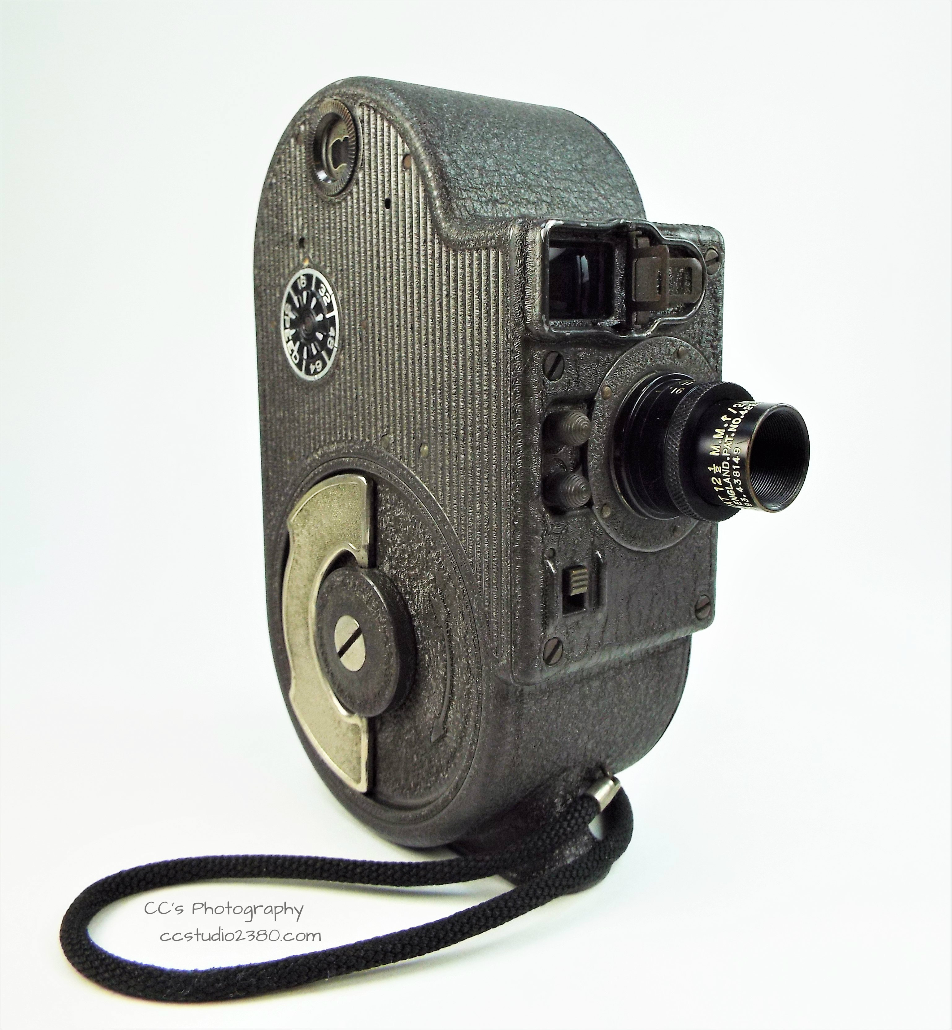 Filmo – Bell & Howell’s Little Gem | Chasing Classic Cameras with Chris