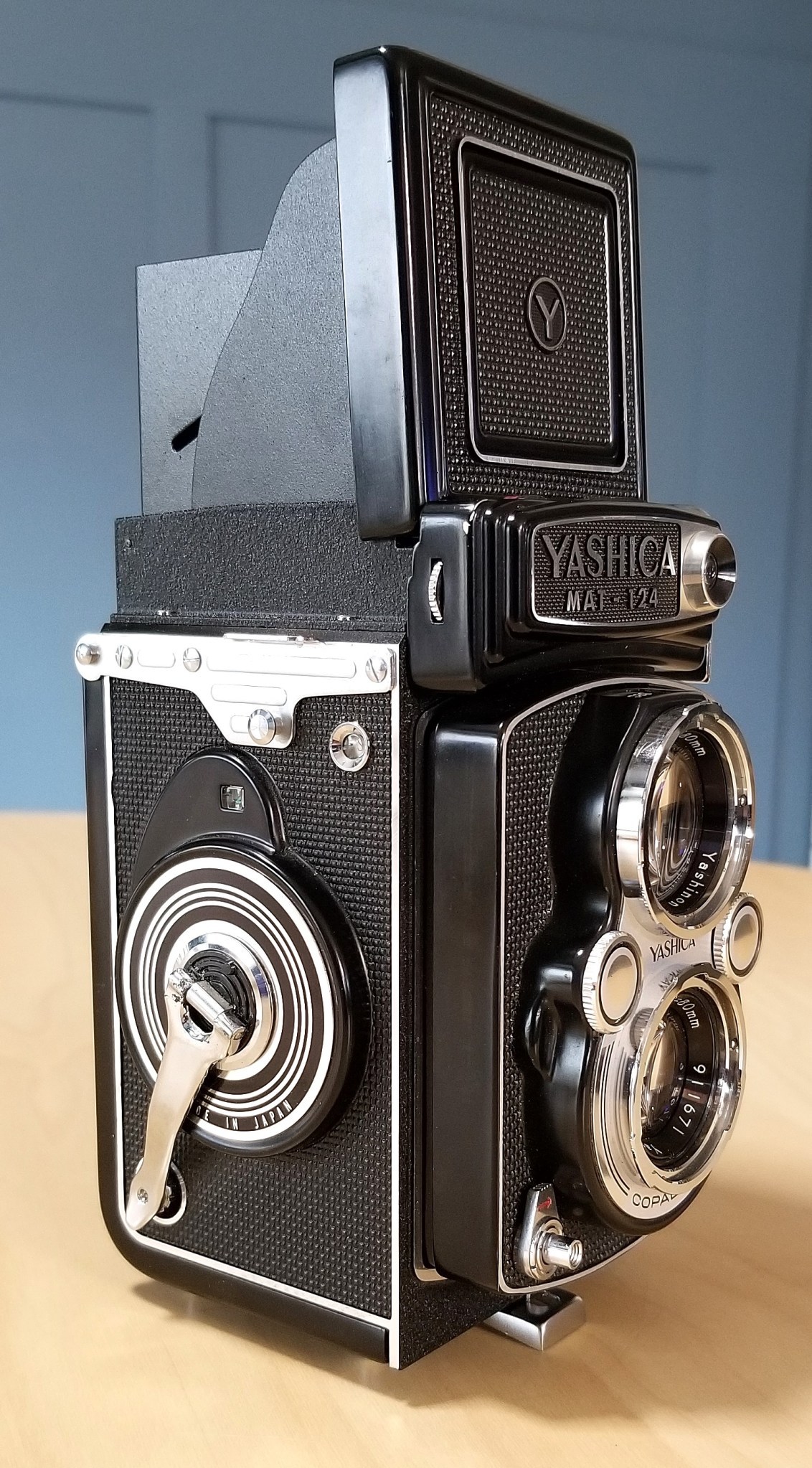 Yashica Mat-124: A classic 6×6 twin-lens reflex camera from the late ...
