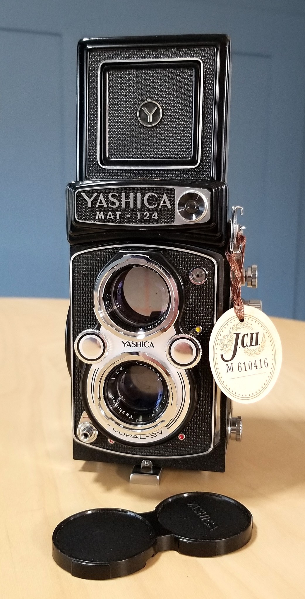 Yashica Mat-124: A classic 6×6 twin-lens reflex camera from the late ...