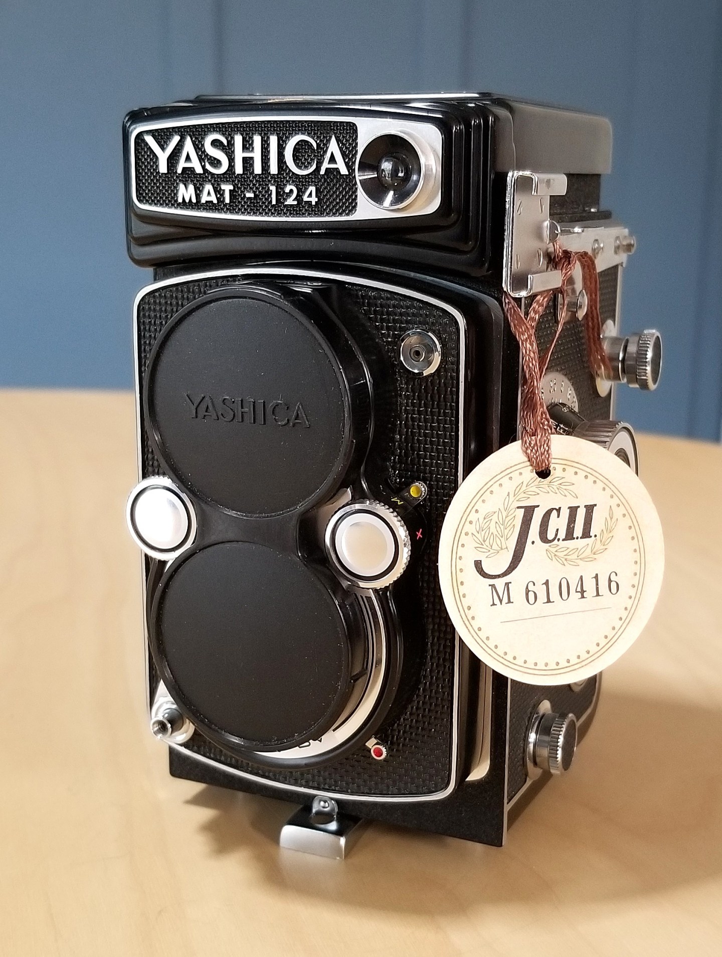 Yashica Mat-124: A classic 6×6 twin-lens reflex camera from the late ...